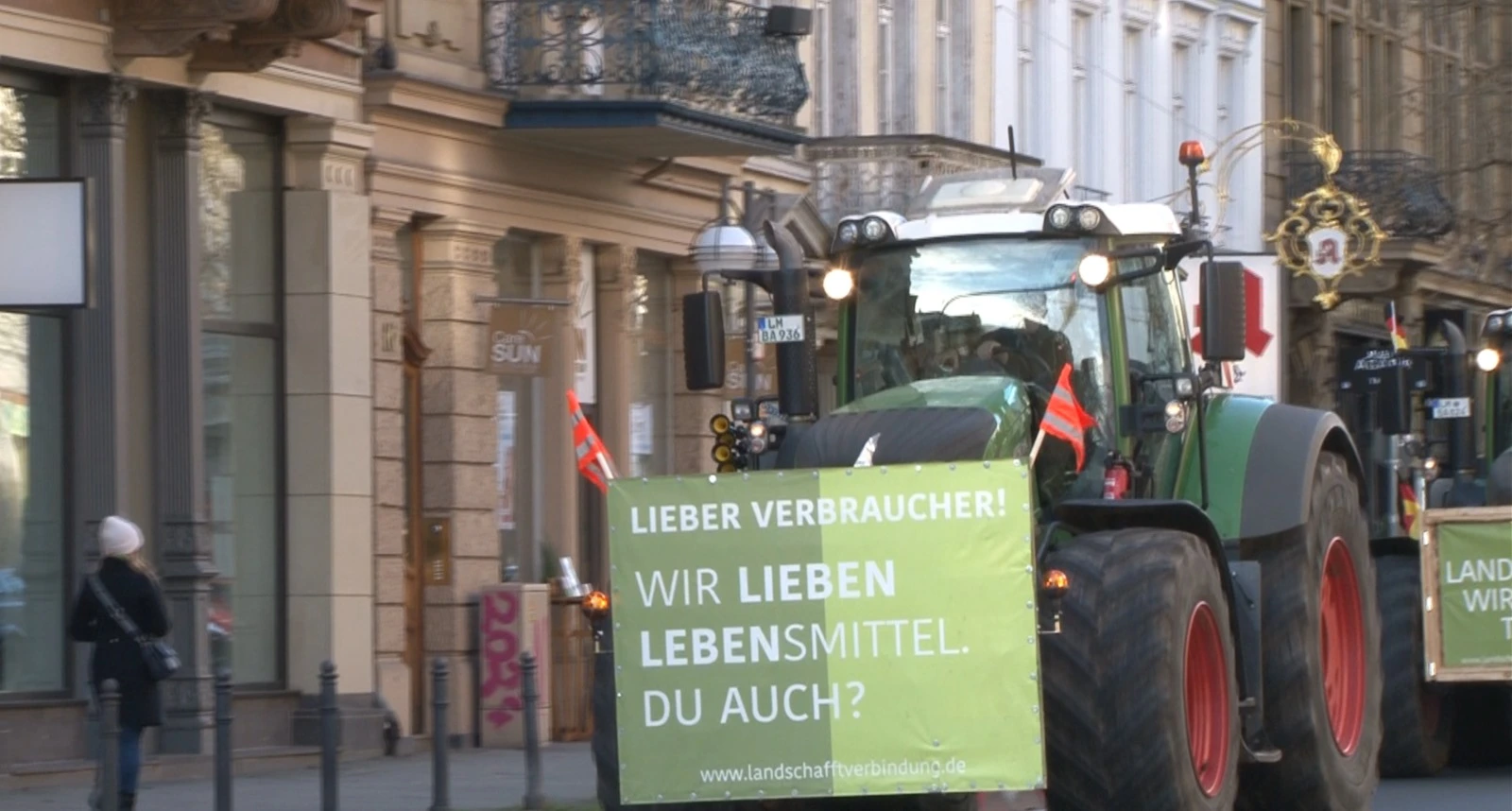 Bauernprotest in Wiesbaden: Traktoren demonstrieren gegen Sparmaßnahmen ...